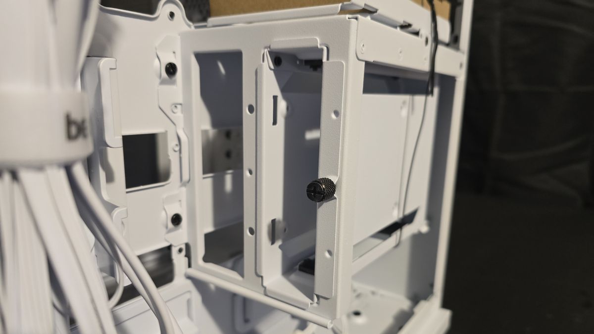 Be Quiet Light Base 900 DX Case Review: Innovative design with lots of ...
