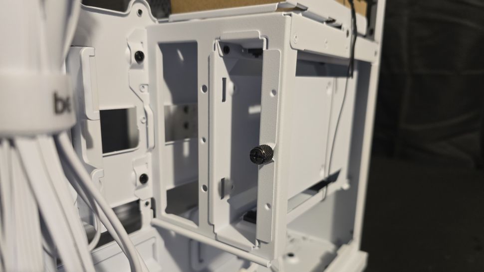 Be Quiet Light Base 900 DX Case Review: Innovative design with lots of ...