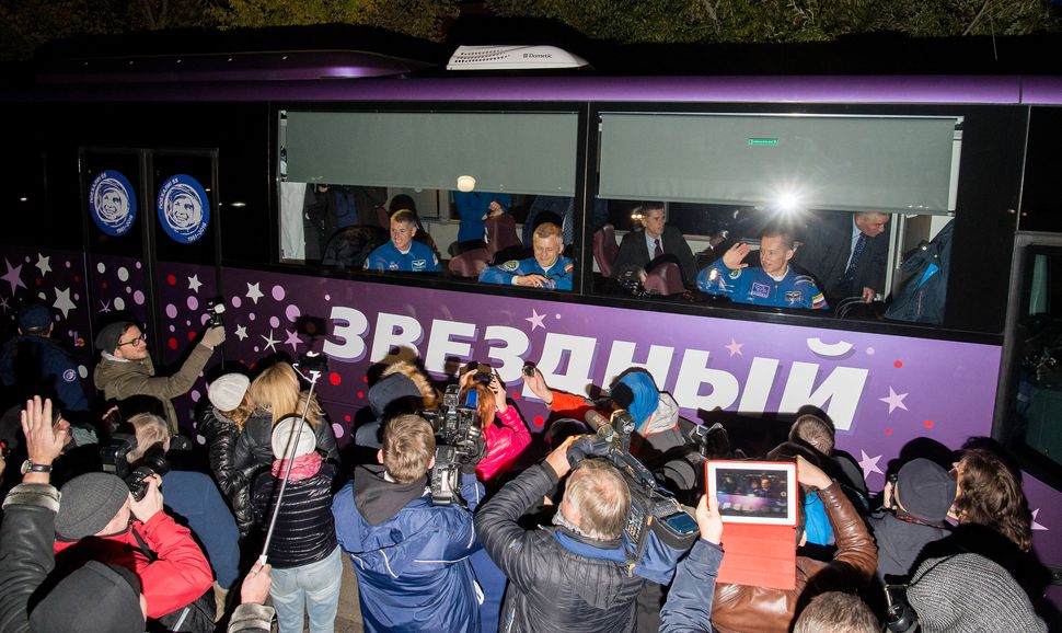 Launch Photos: Soyuz Rocket Launches Expedition 49 Crew to Space ...