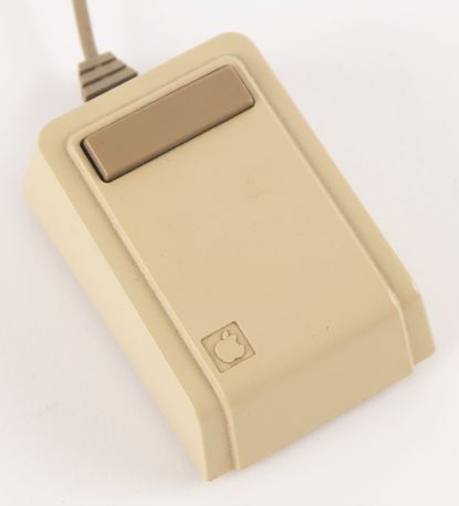 Vintage Apple products auction: bid on 1st gen iPods, iPhones and more ...