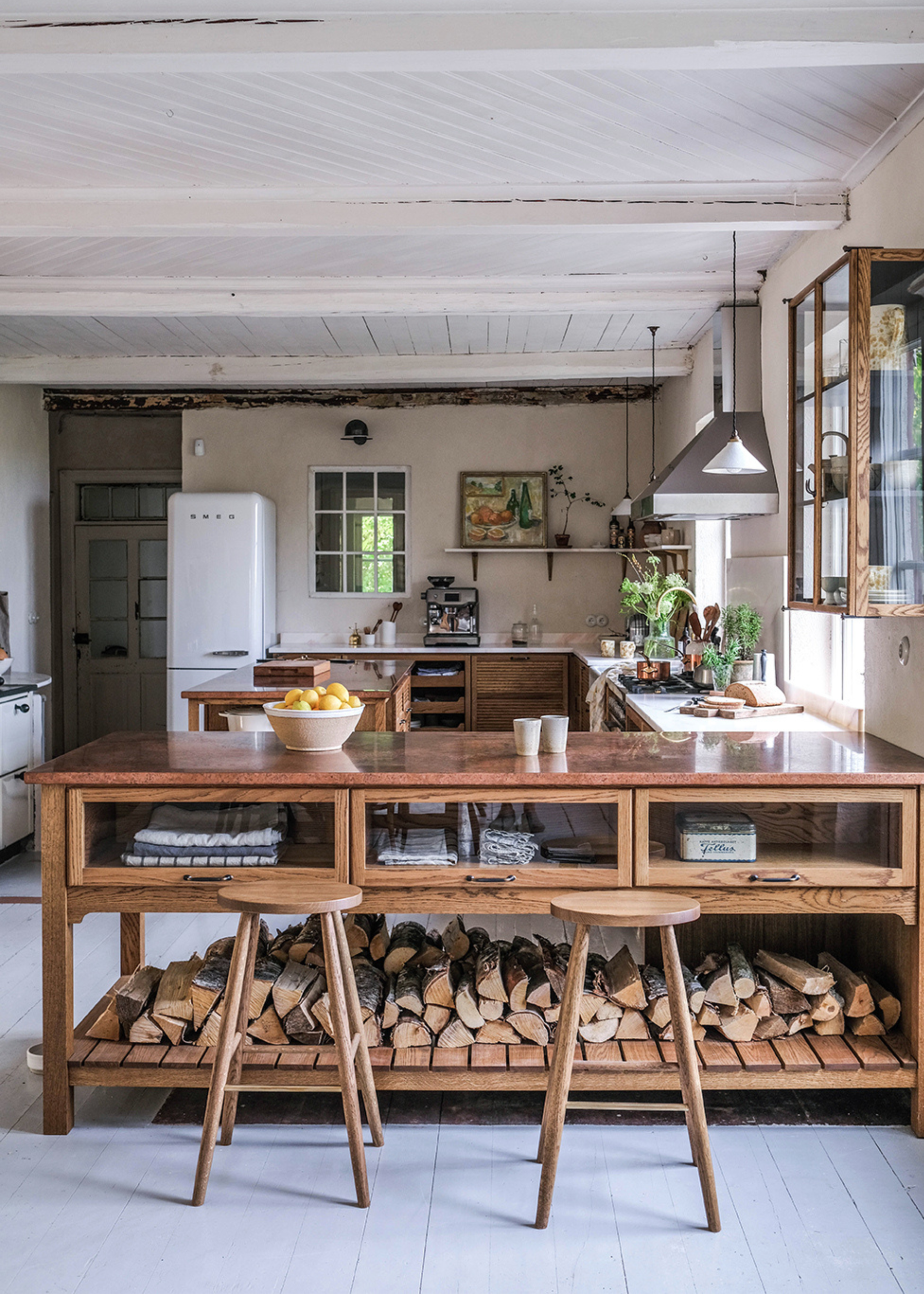 Kitchen Island vs Peninsula — Which Is the Better Layout | Livingetc