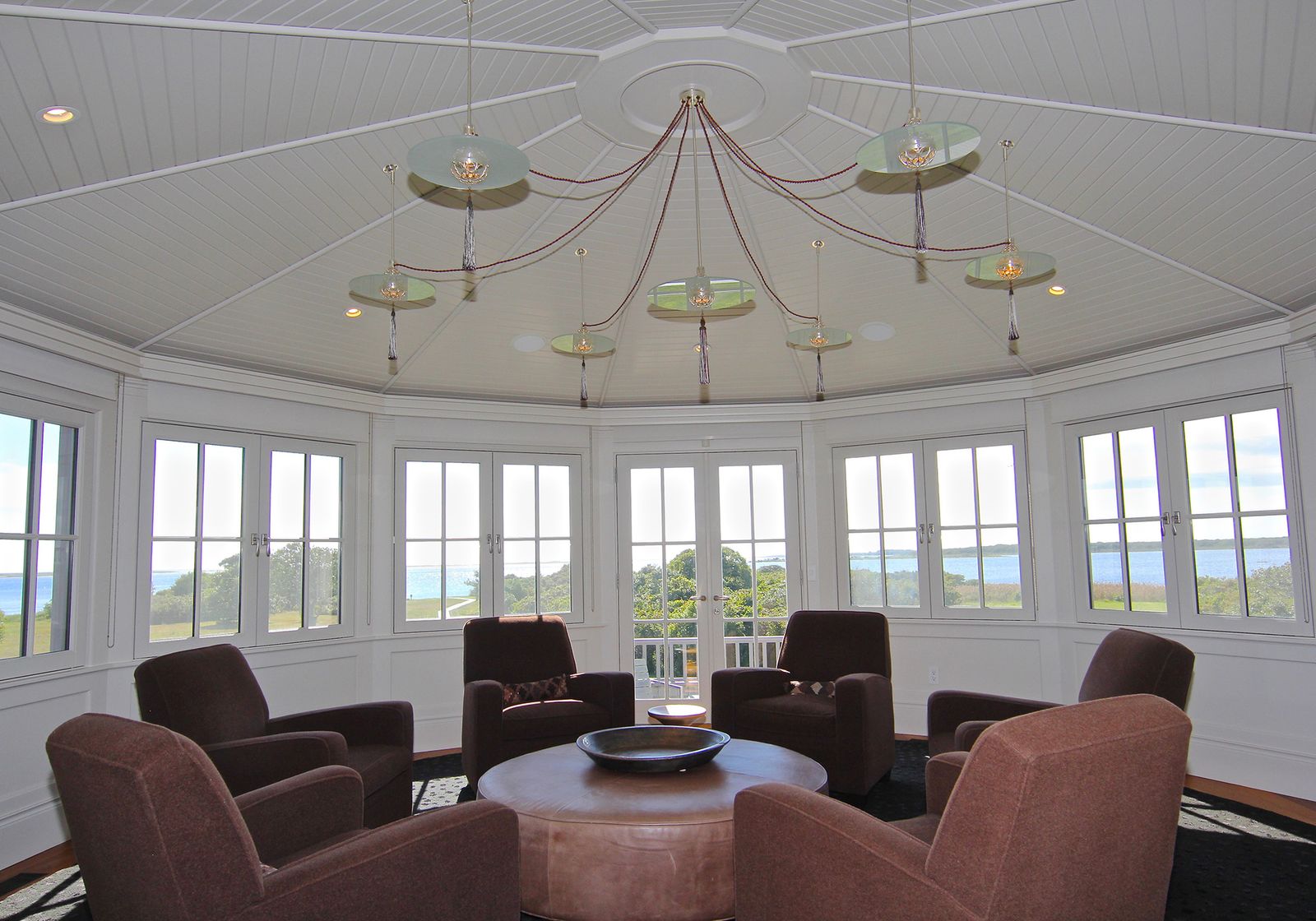 Inside Barack and Michelle Obama's Martha's Vineyard home | Homes and ...