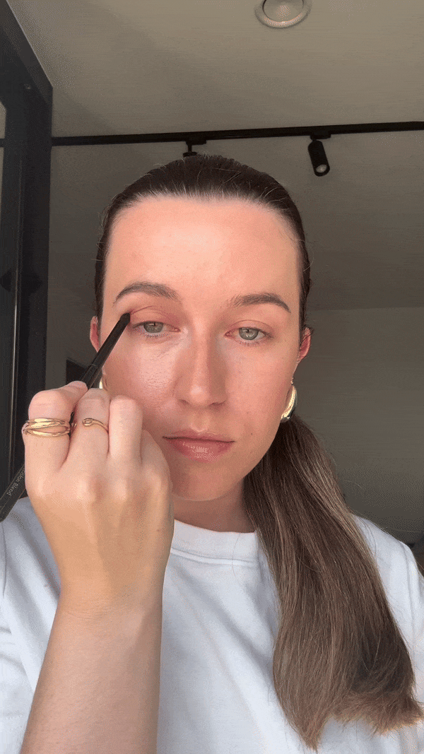 How to Apply Eyeshadow, According to an Expert | Who What Wear