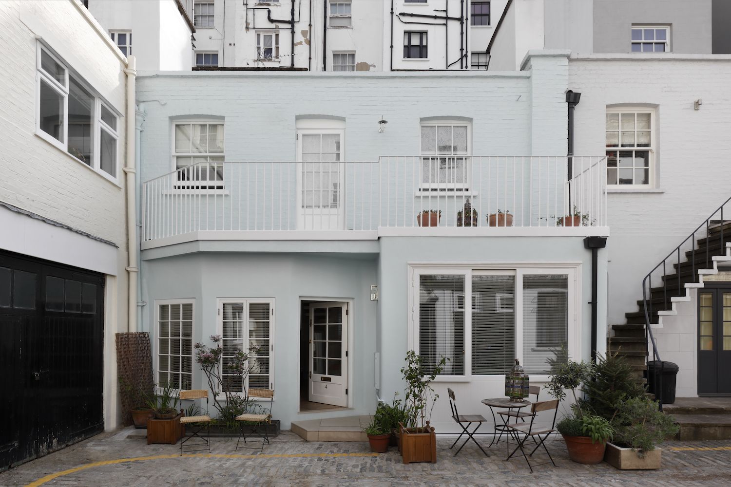 West London Mews House: Explore an artist's compact mews house