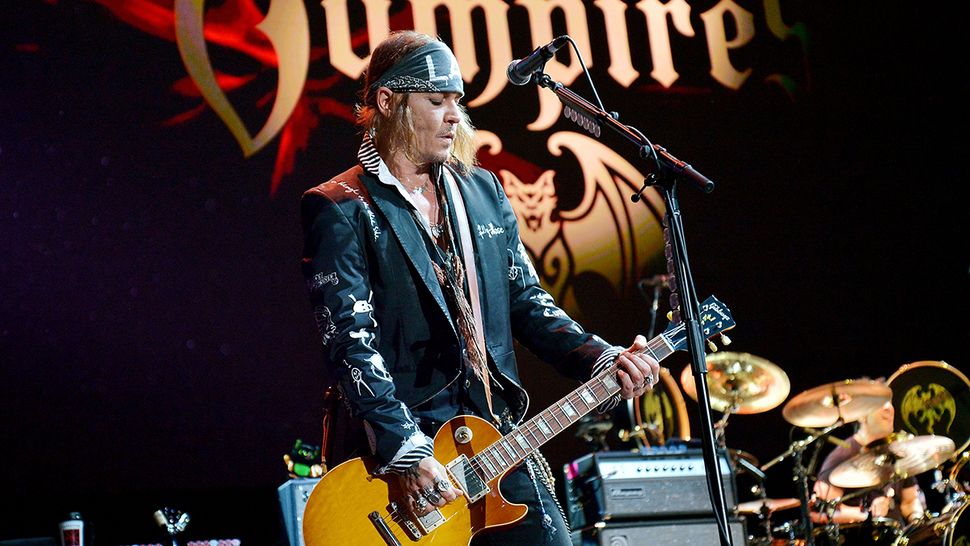 Johnny Depp drops into UK antique store via helicopter for a spot of ...