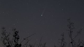 Newly discovered Comet C/2025 F2 (SWAN) captured in stunning photo blazing across UK skies | Space
