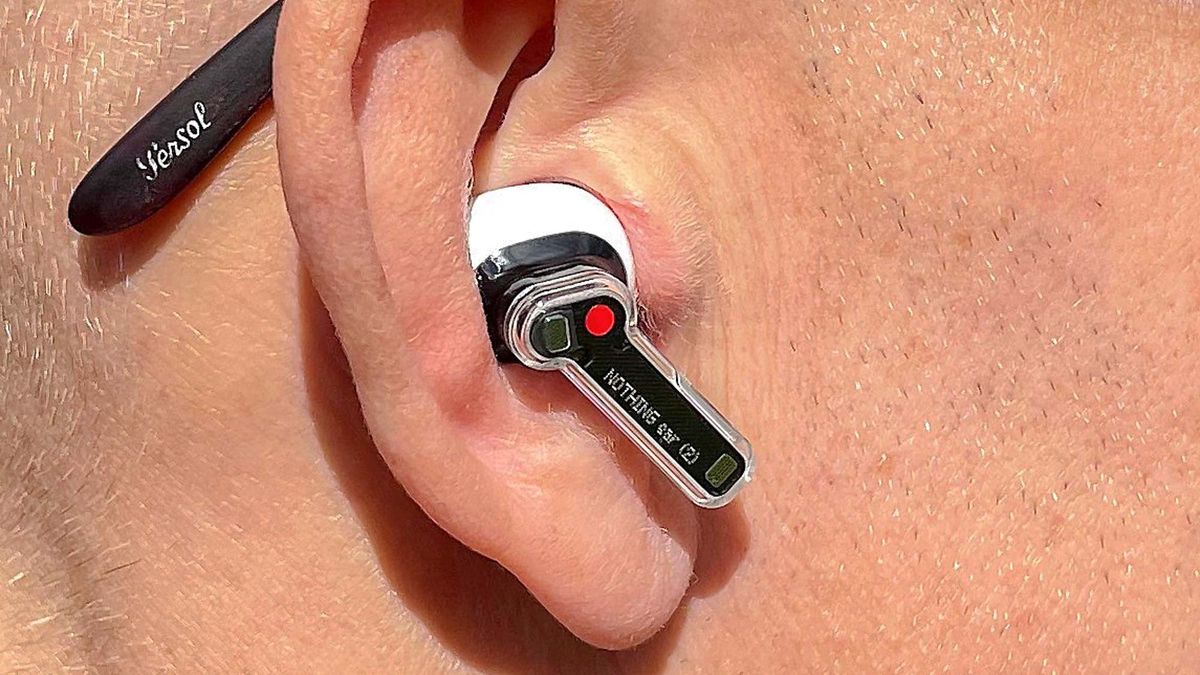 Nothing Ear (2) vs. AirPods Pro 2: Which wireless earbuds win? | Tom's ...