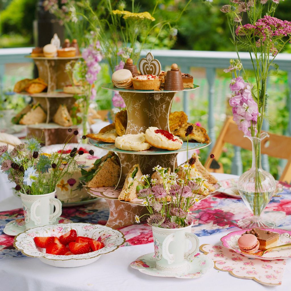 Mary Berry, Queen of Cakes, hosting The Great British Garden Party ...