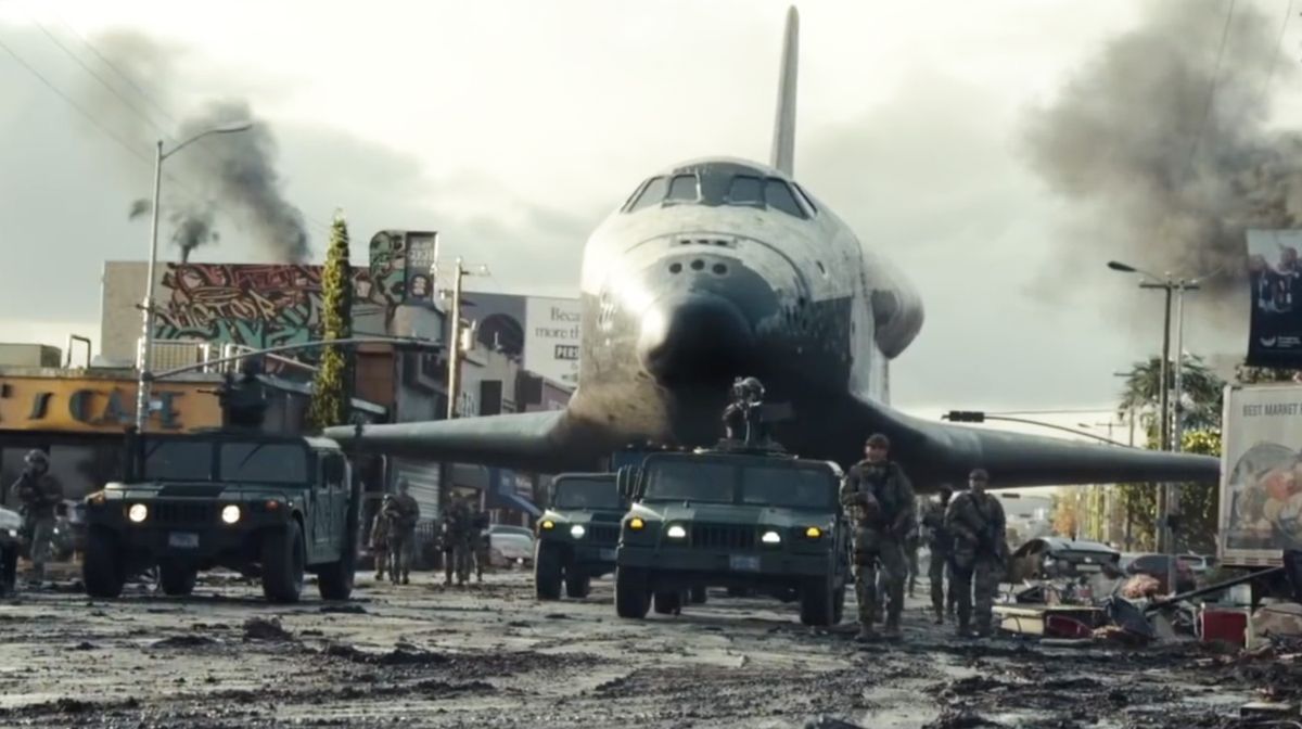 See the 1st full trailer for 'Moonfall,' Roland Emmerich's new sci-fi ...