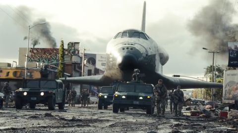 See the 1st full trailer for 'Moonfall,' Roland Emmerich's new sci-fi ...