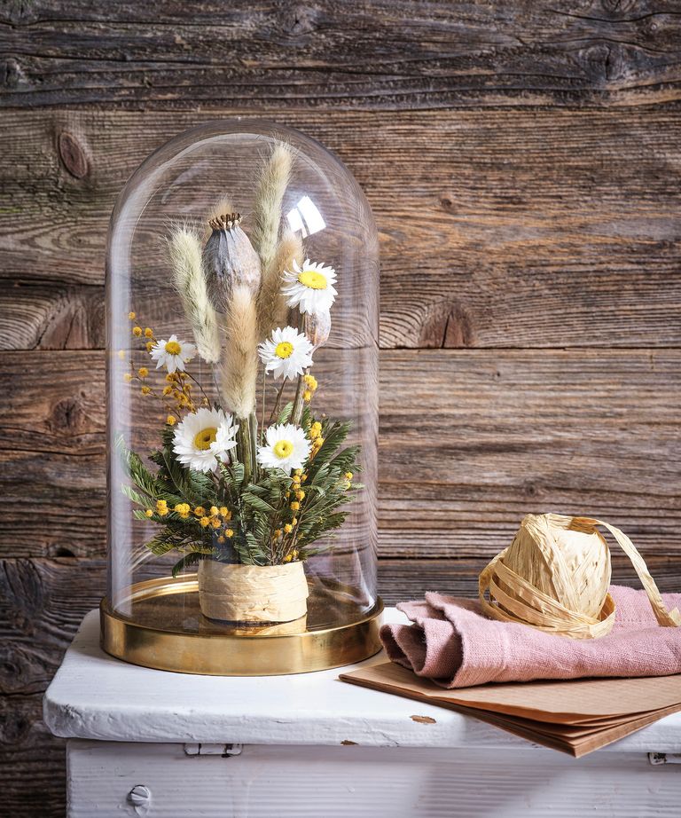 Decorating with dried flowers: 12 pretty arrangements | Homes and Gardens
