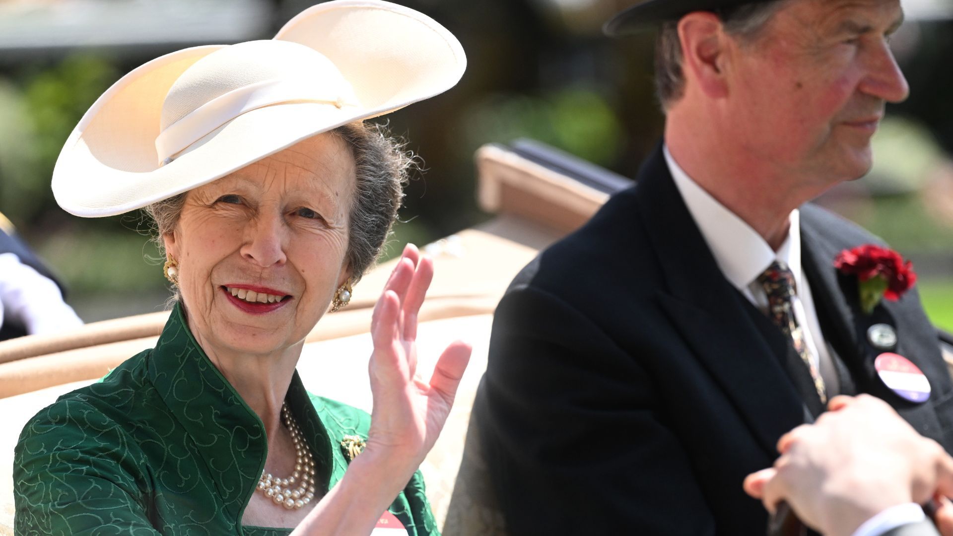 Princess Anne wore an emerald gown and the Queen's pearls for Royal ...