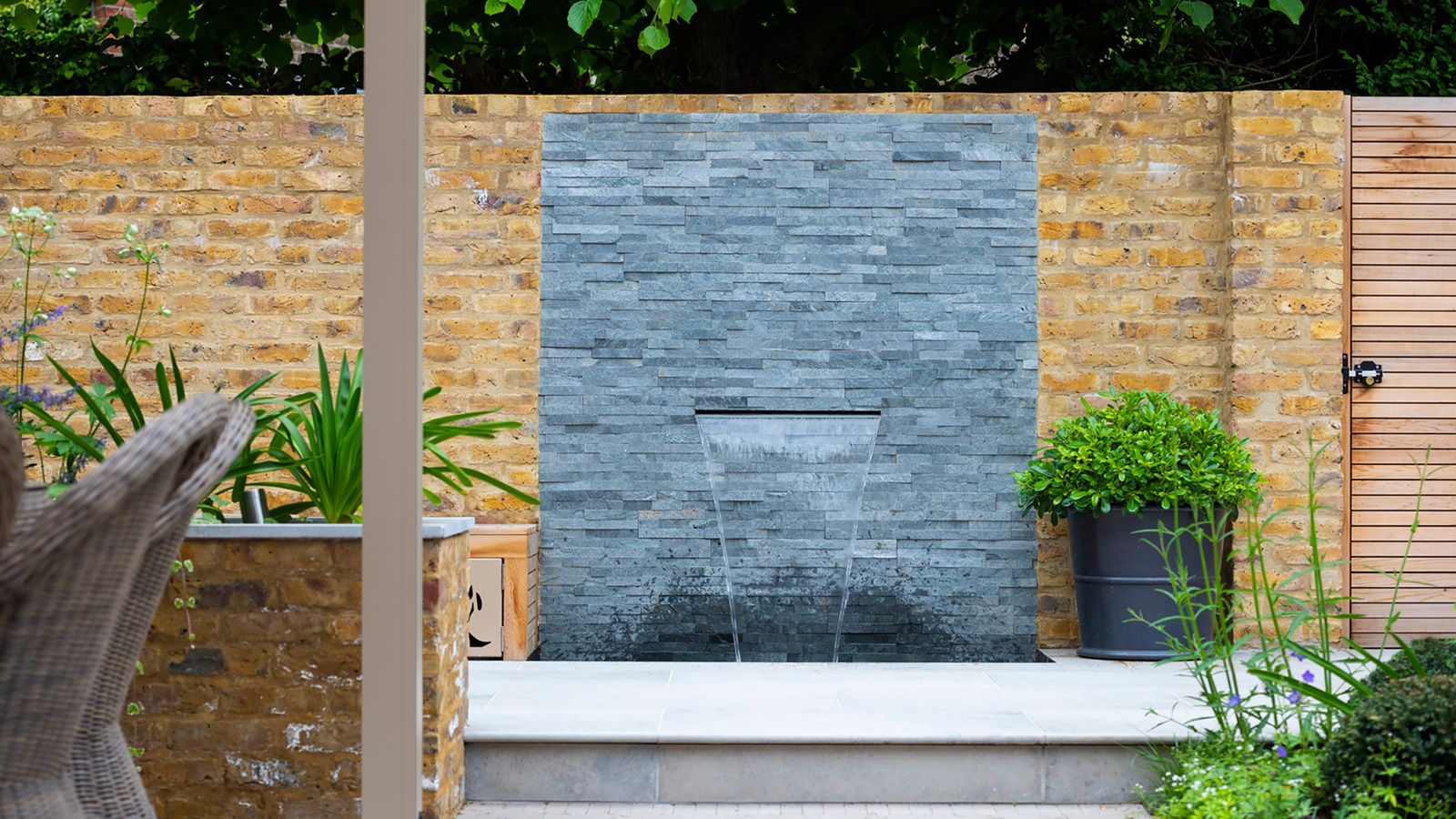 Garden wall water feature ideas: 11 decorative designs | Gardeningetc
