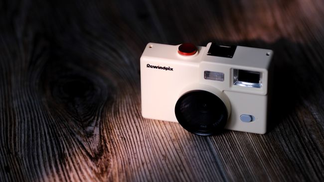 This new “disposable” digital compact camera feels like film. I tried ...