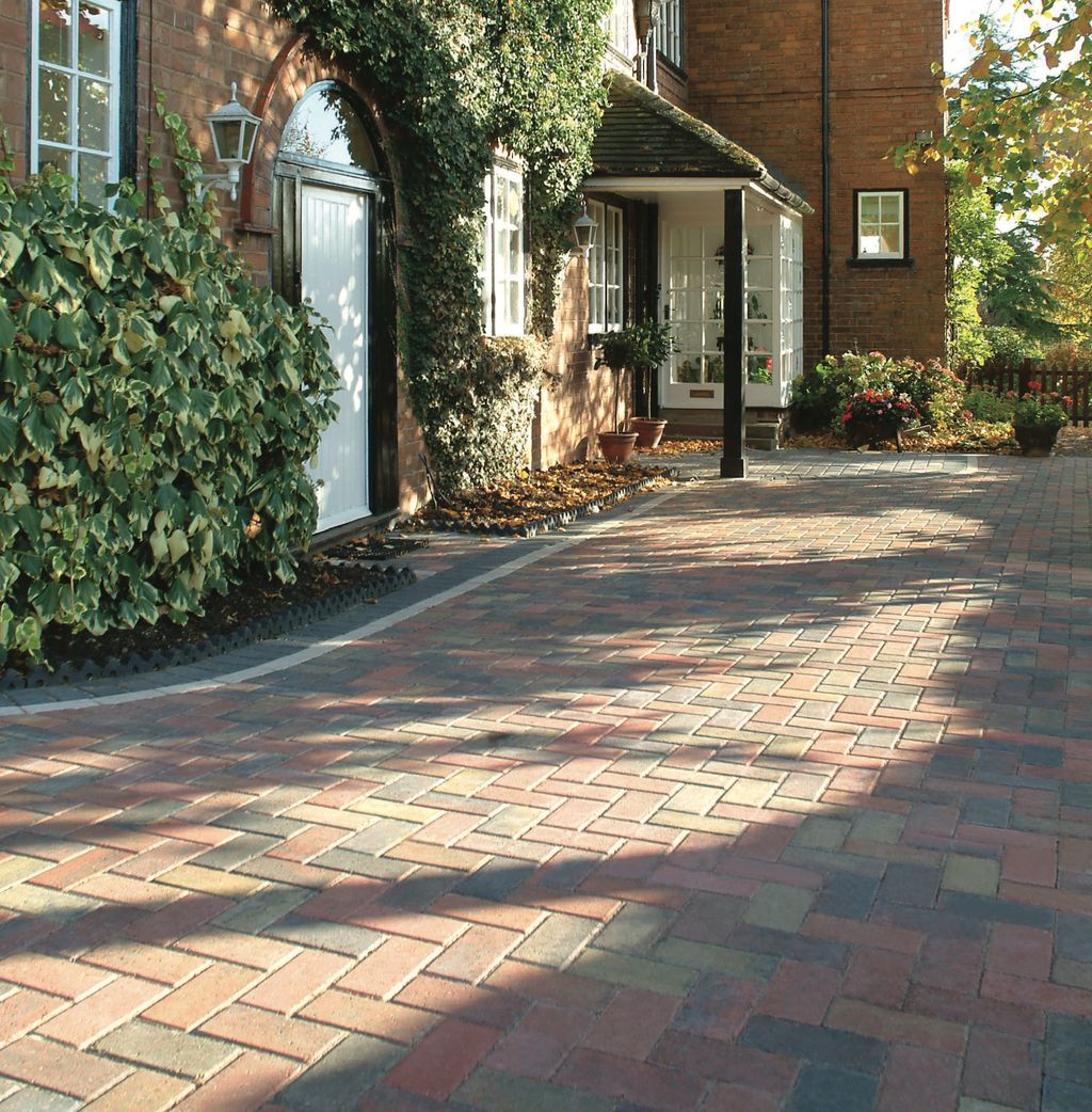 Driveway design: how to plan and choose the perfect drive | Homes and ...