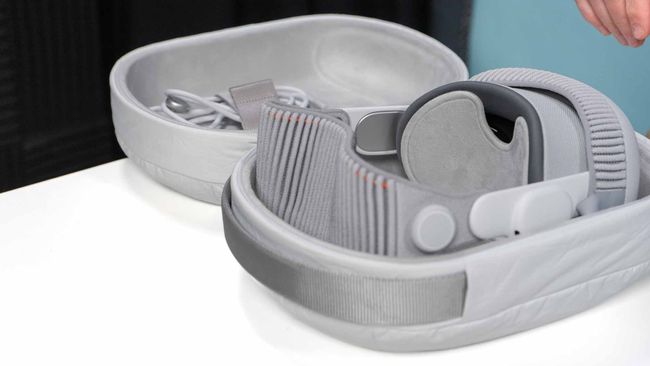 I've been testing the Apple Vision Pro for 3 weeks — here's the pros ...