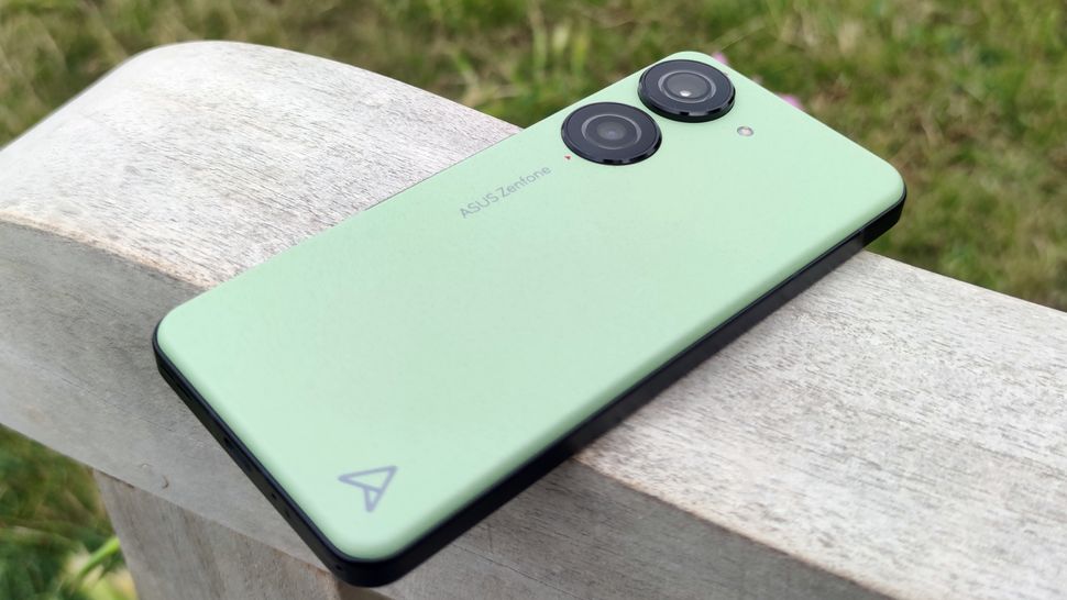 Asus Zenfone 10 review: powerful and pocketable but performative ...