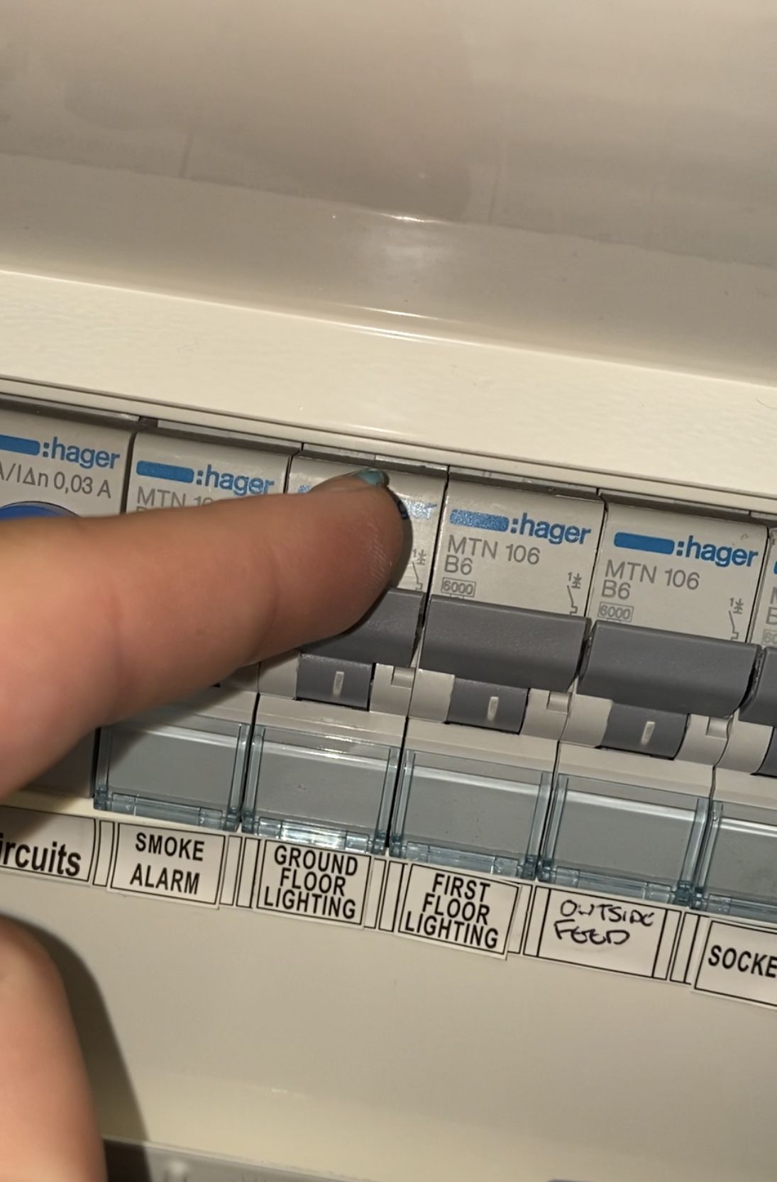 How to wire a dimmer switch in 10 steps | Real Homes