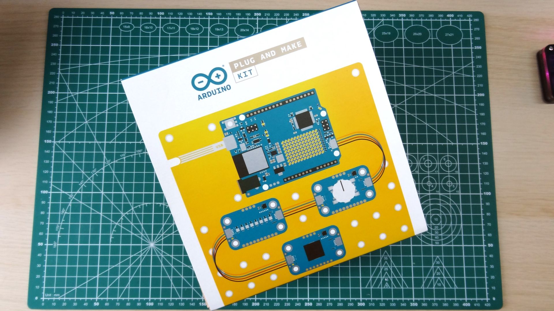 Arduino Plug and Make Kit Review: The Kit to start your journey | Tom's Hardware