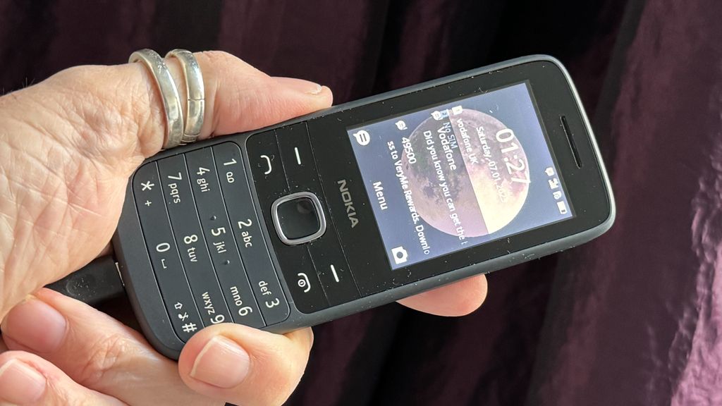 Best dumbphone - cellular phones that are not smart by design | Digital ...