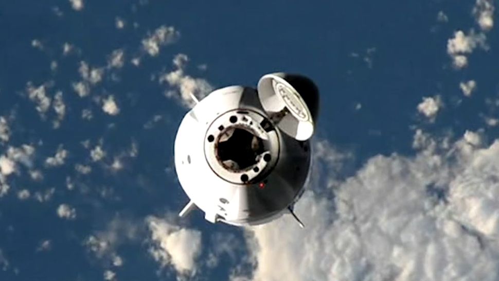 ISS could 'drift down' for 18 months before SpaceX vehicle destroys it ...