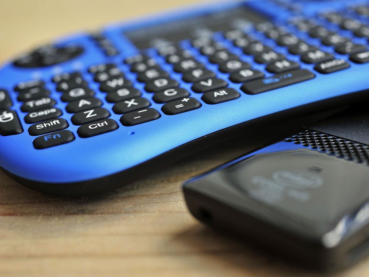 Rii i8+ Mini Wireless review: a tiny keyboard for Continuum or Compute ...