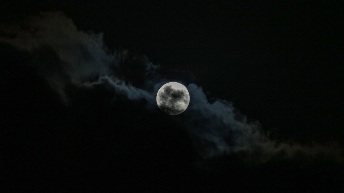 July 2025 full 'Buck Moon' dazzles skywatchers worldwide (photos) | Space