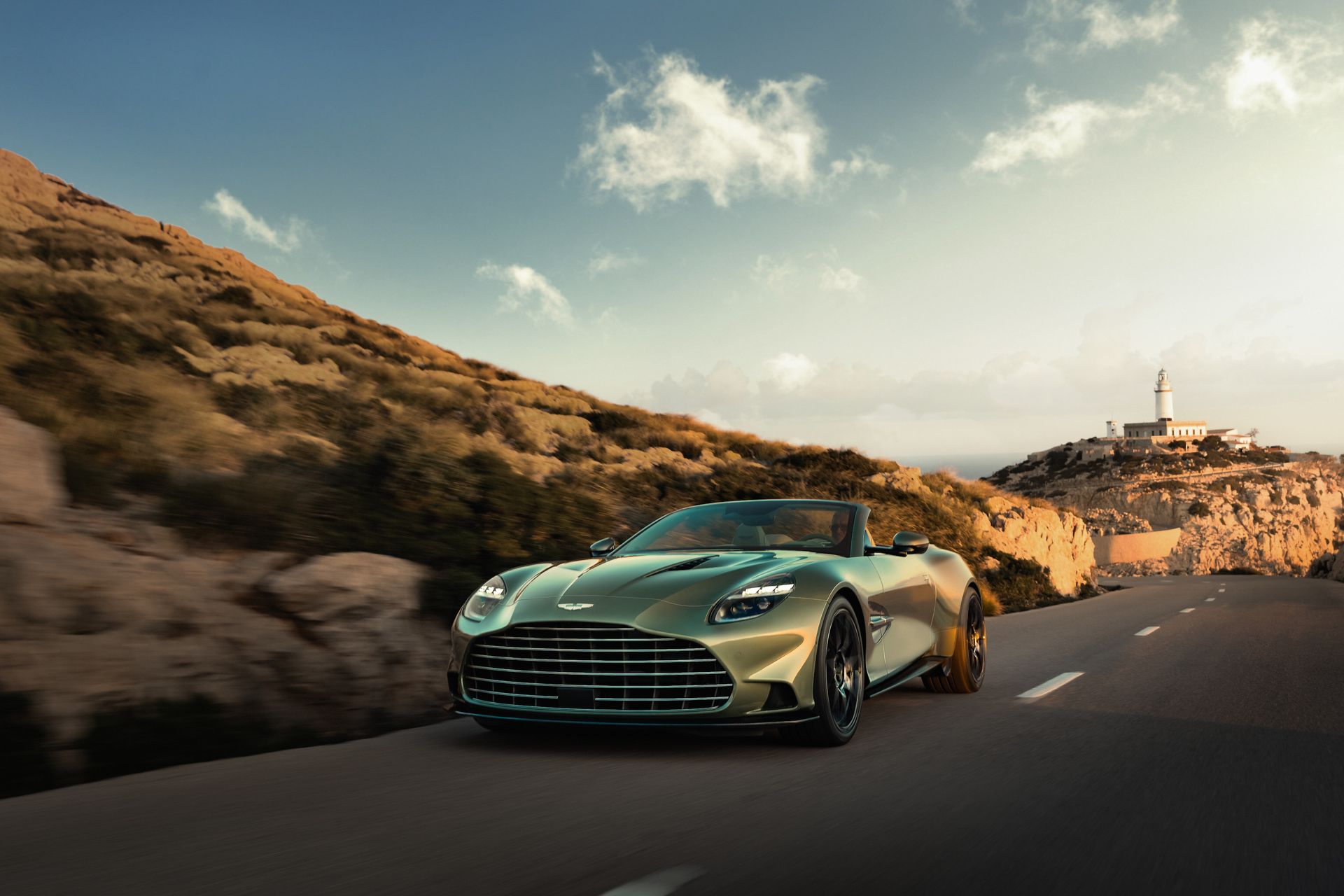 Aston Martin looks set to make a bigger splash with its new Vanquish ...