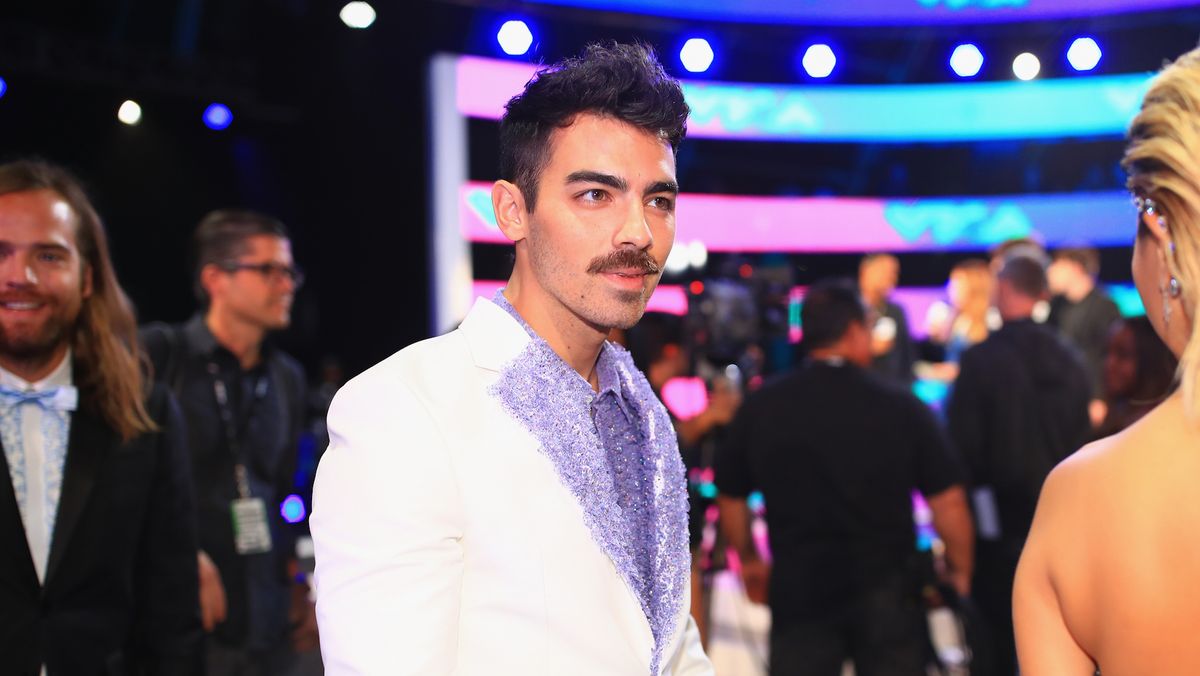 The New Joe Jonas Moustache Is The Most Contentious Topic Of The VMAs ...