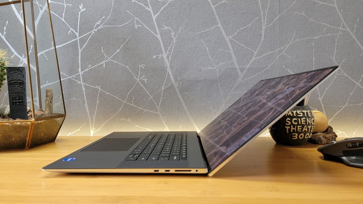 Dell XPS 17 (9720) Review: Bright Screen Meets Efficiency Cores | Tom's ...