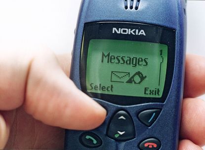 12 Things You'll Only Know If You Had A Mobile Phone In The '90s ...