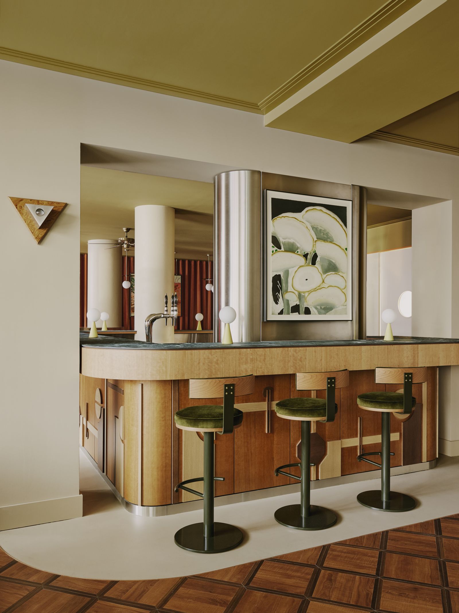 What Color is Chartreuse? And How to Style This "Acidic" Hue | Livingetc