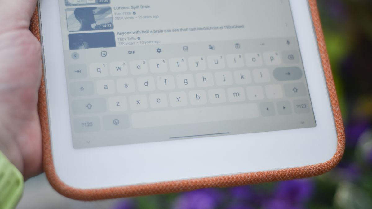 'A Godzilla-sized Pebble watch with a decade of improvement' – Daylight ...