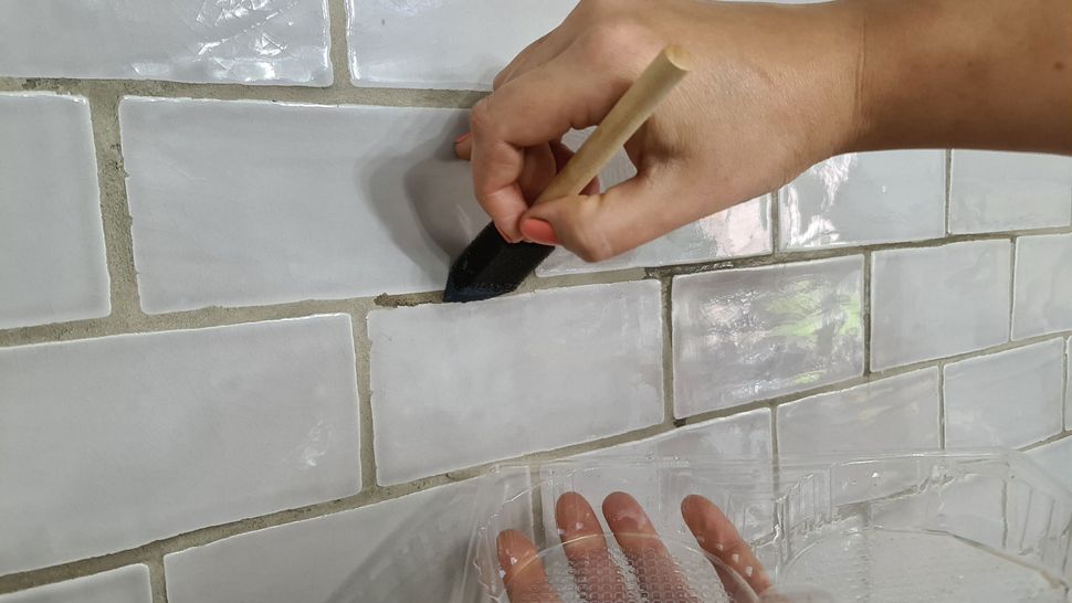 How to Grout Tiles: Learn To Prepare, Mix and Apply | Homebuilding