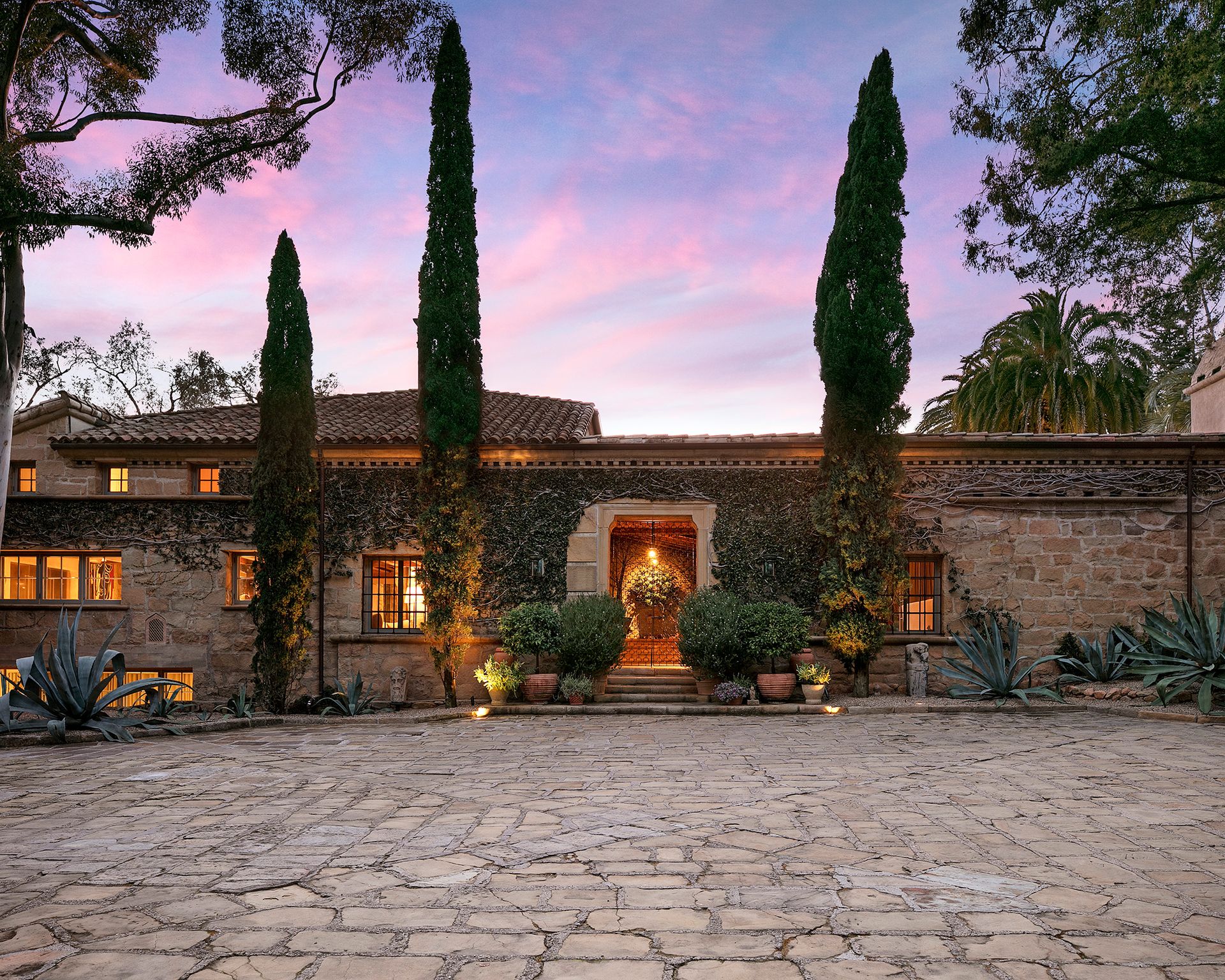 Ellen DeGeneres's Montecito home is a masterclass in modern rustic ...