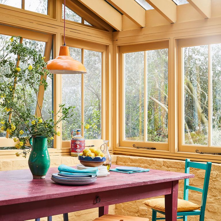 How to paint windows – give your frames a fresh new look | Ideal Home