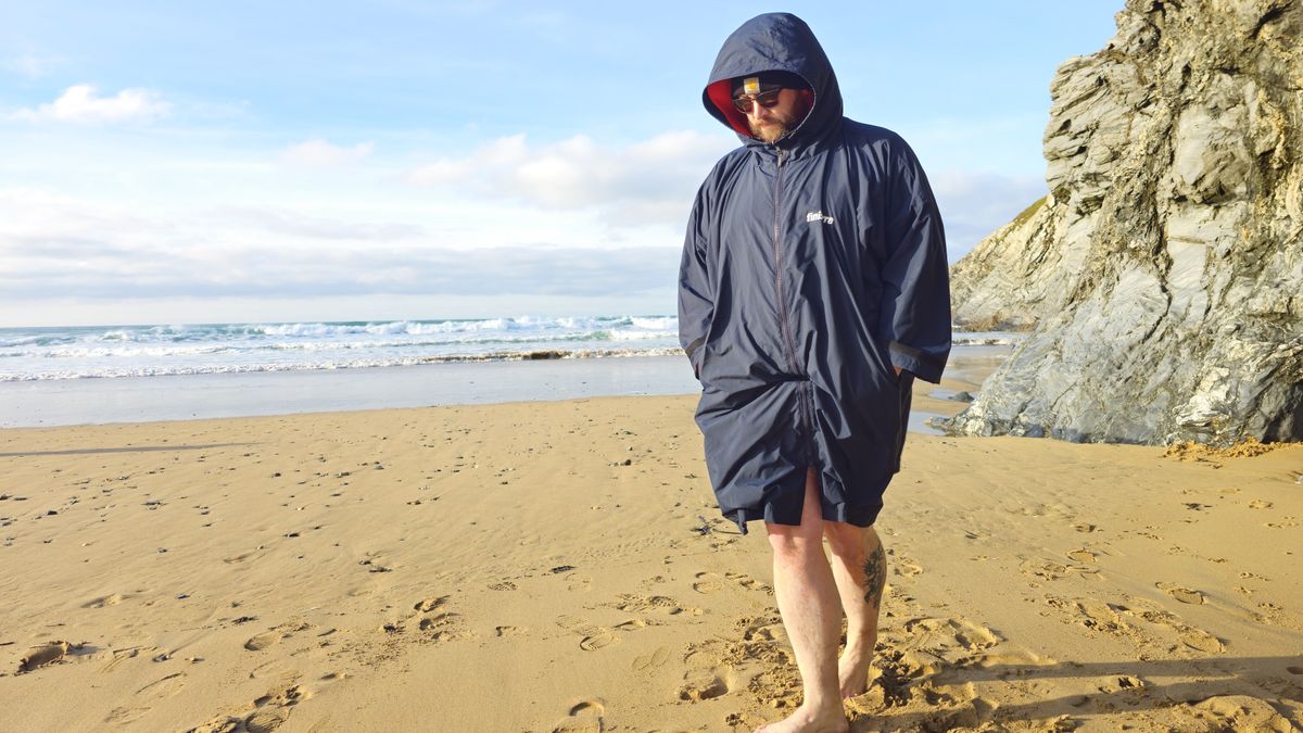 Finisterre Tego changing robe: A lightweight robe that's packable ...