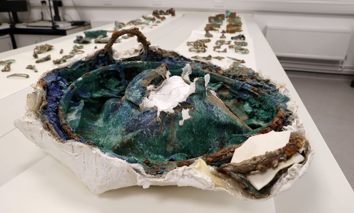 'Exceptional' hoard of 800 Iron Age artifacts found mysteriously burned ...