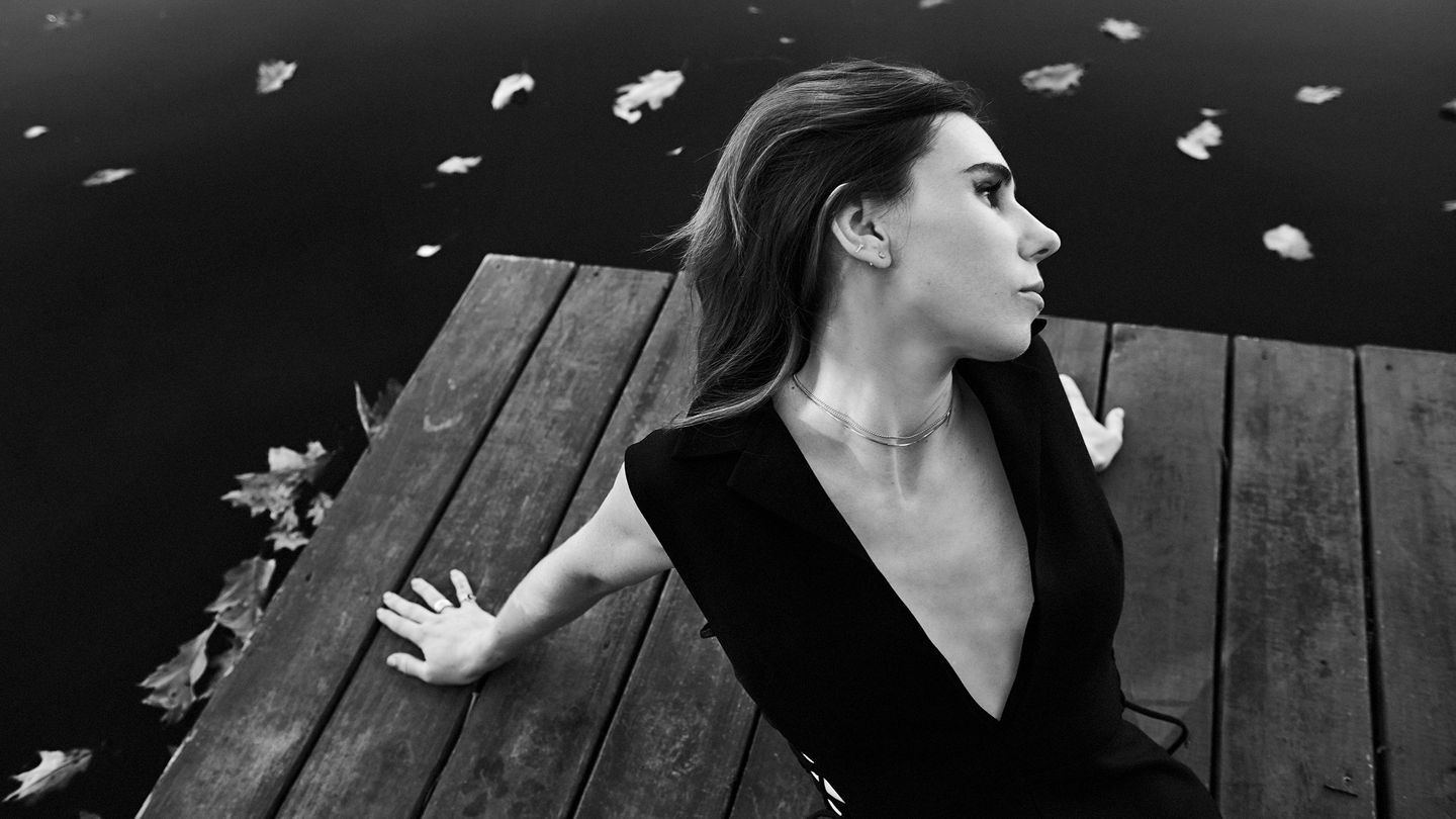 Zosia Mamet Doesn’t Need Your Main Character Energy | Marie Claire