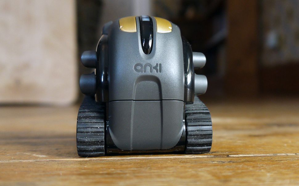 Anki Vector Review: A Bot With a Big Brain but Small Ambitions | Tom's ...