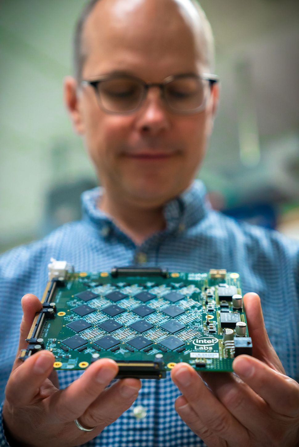 Intel Scales Neuromorphic Loihi to 64 Chips, 8 Million Neurons | Tom's ...