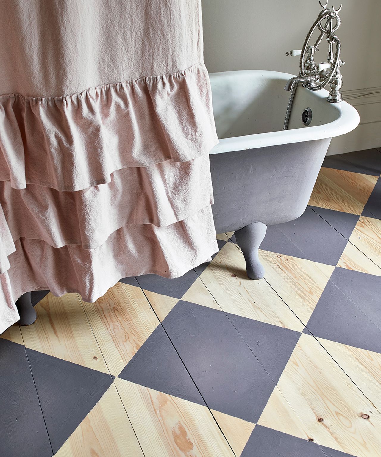 How to paint checkerboard floors: A step-by-step DIY guide | Homes and ...