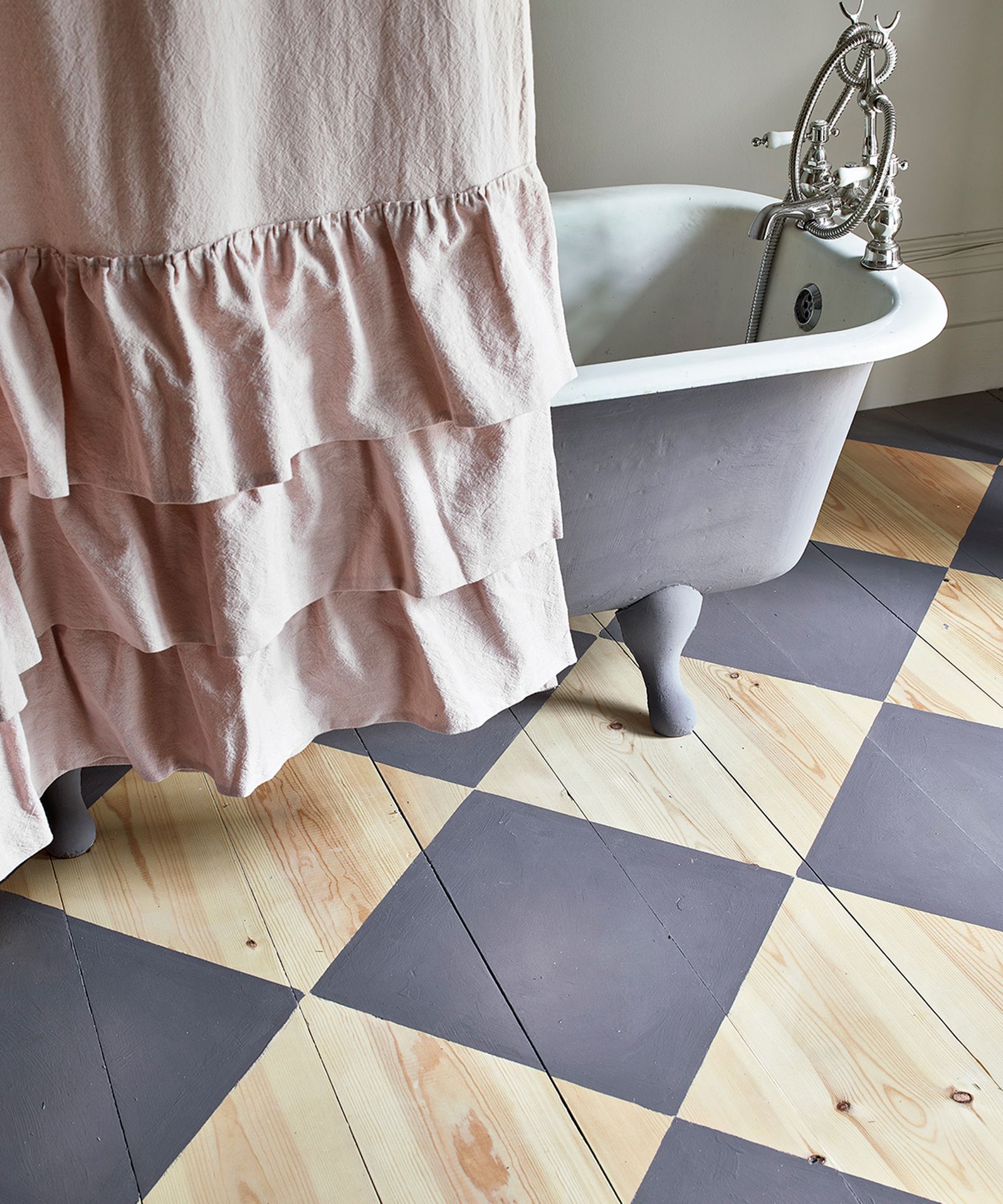 The classic checkerboard floor is this year's biggest trend – here's ...