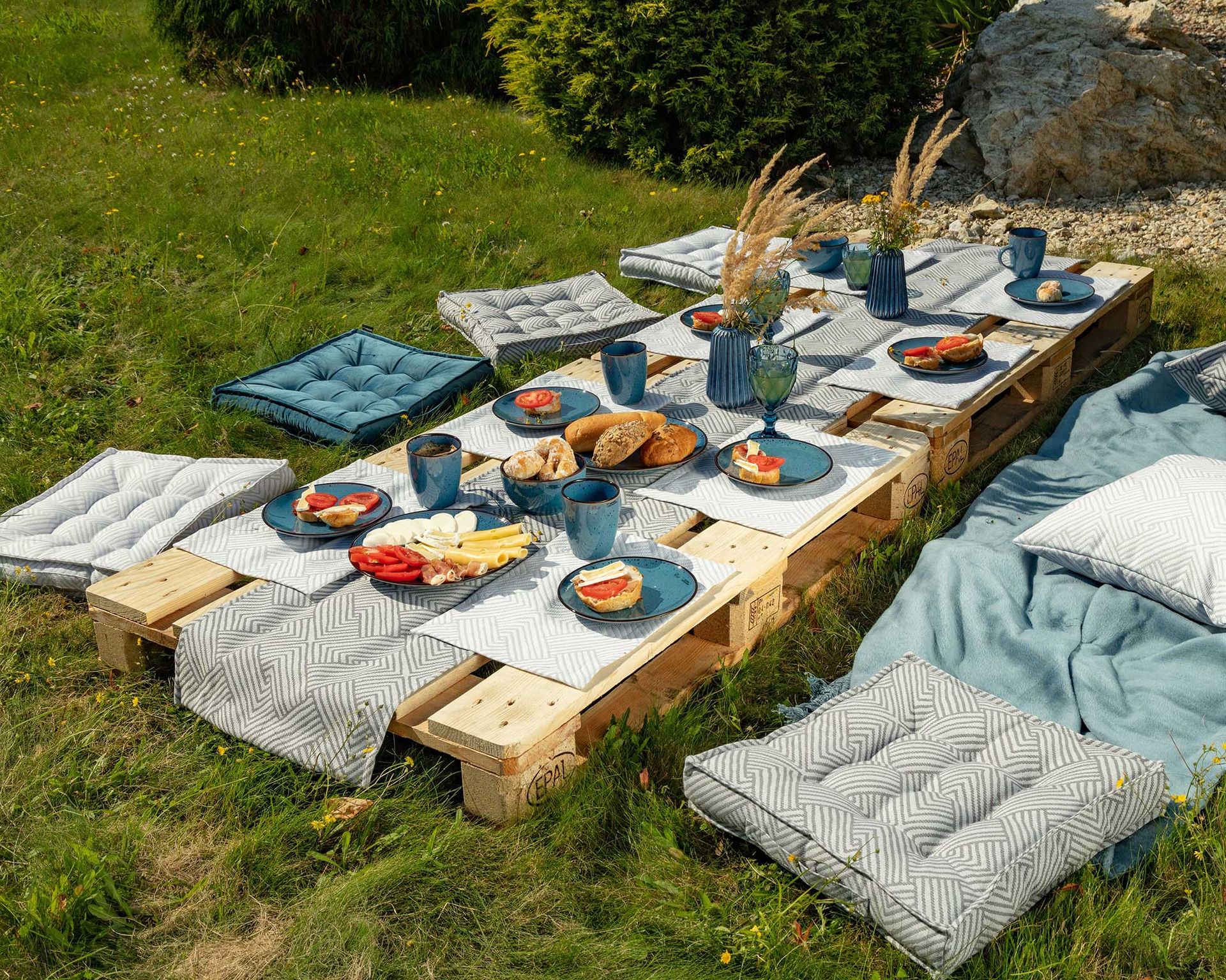 Garden picnic ideas: 11 ways to enjoy laid-back dining | Gardeningetc