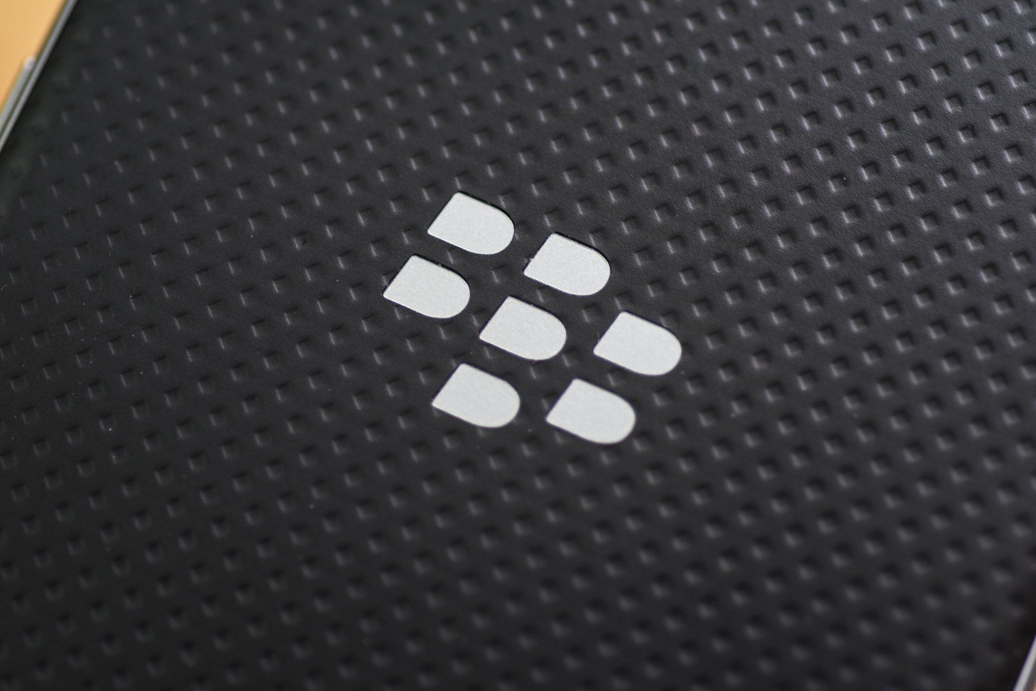 BlackBerry OS phones will stop 'reliably' working after January 4 ...