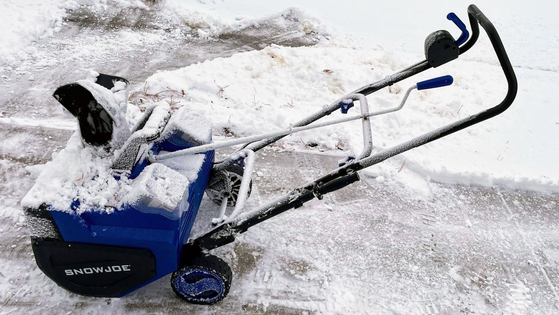 Snow Joe 24V-X2-SB22 22-in Push Battery Snow Blower review | Top Ten ...