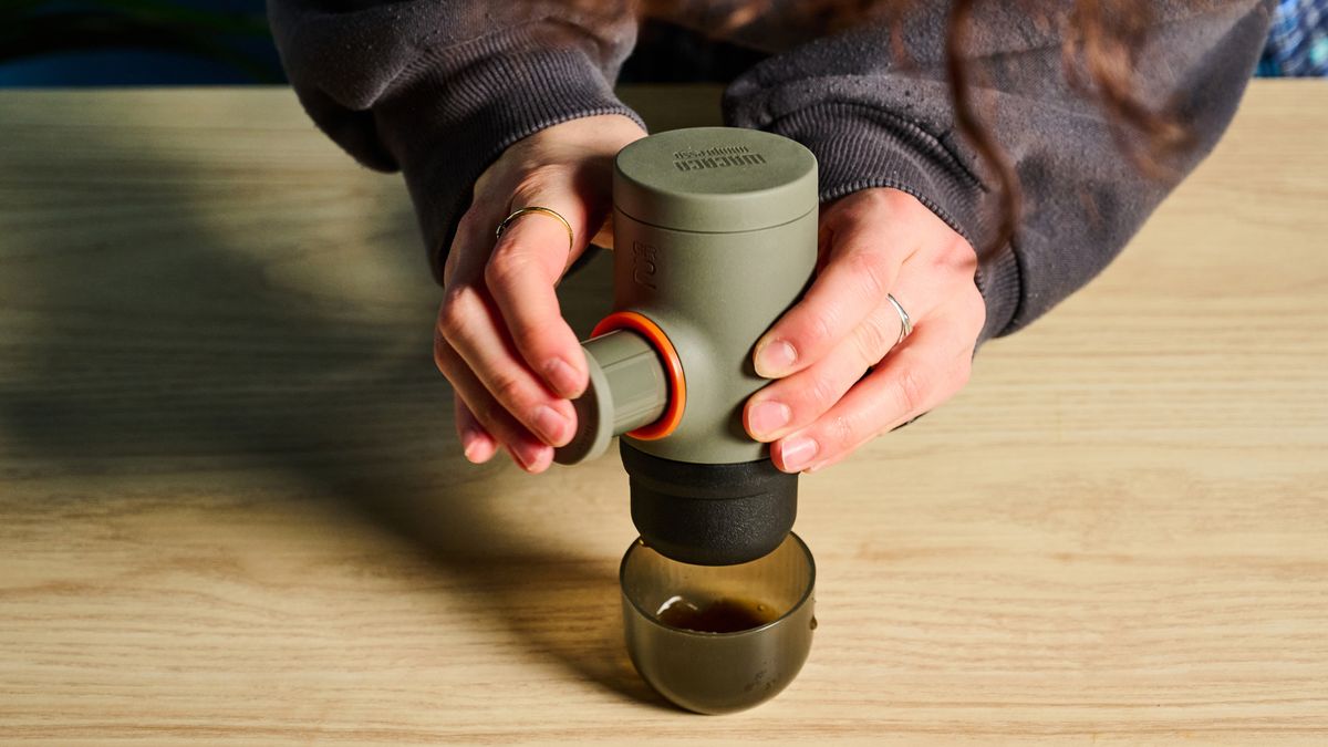 Forget those fancy coffee makers — this handheld portable espresso ...