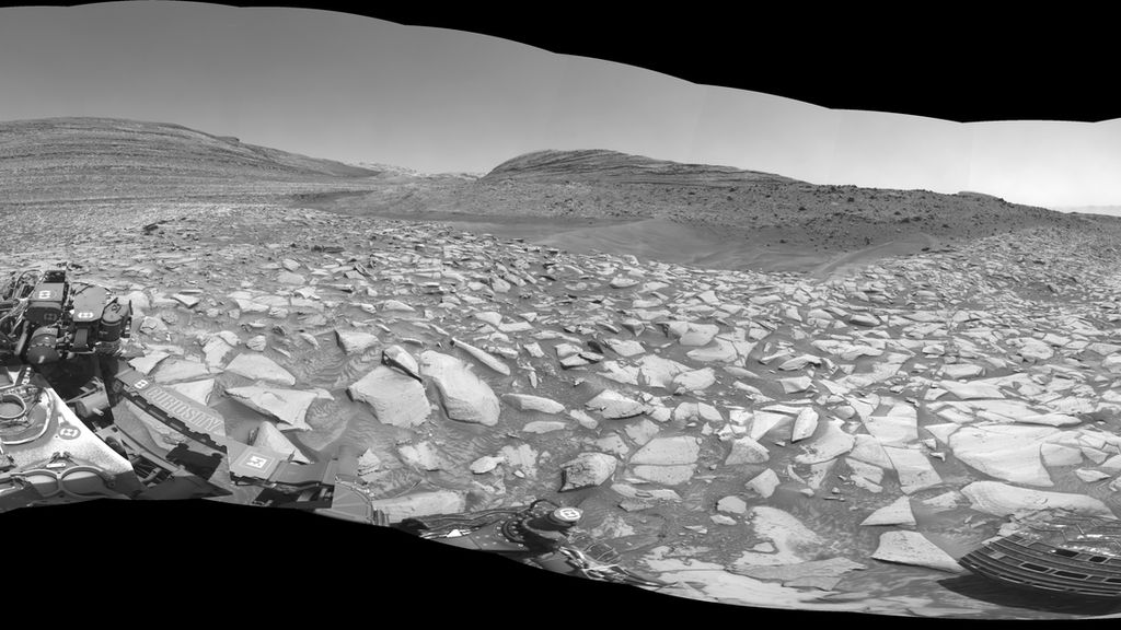 NASA's Curiosity Mars rover begins exploring possible dried-up Red ...