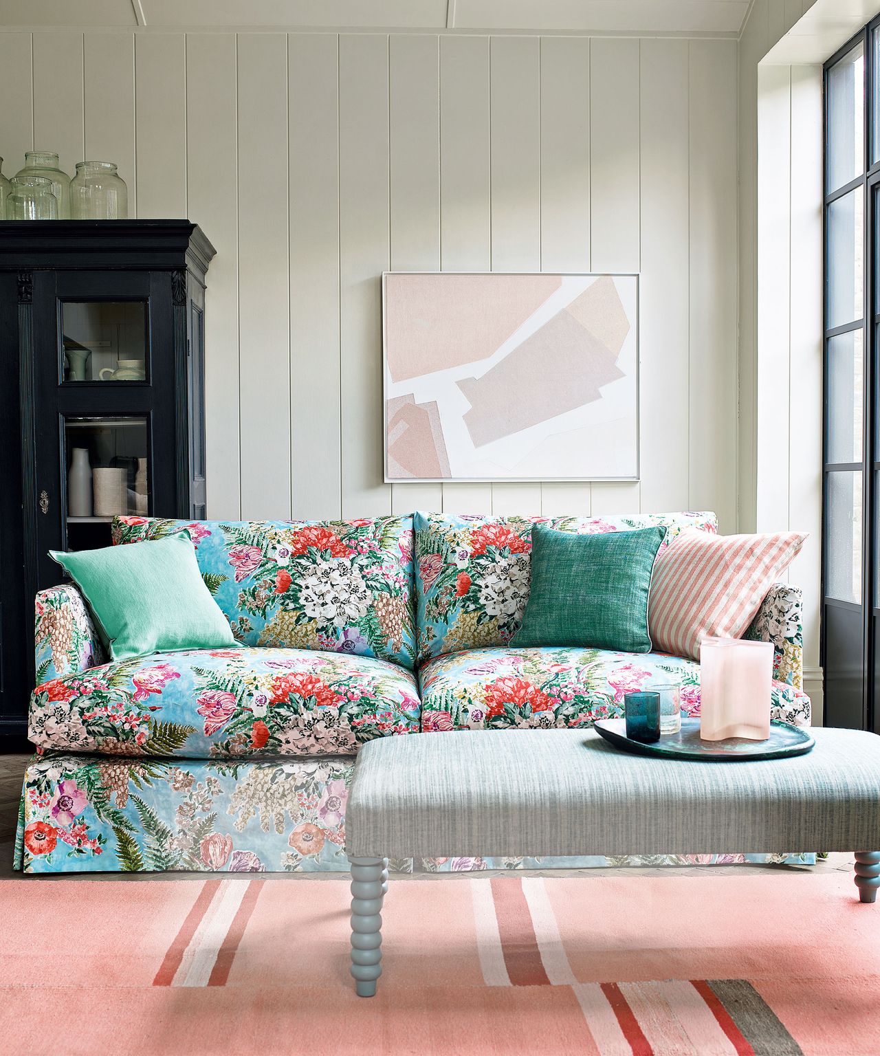 What color couch makes a room look bigger? 5 ideas | Homes and Gardens