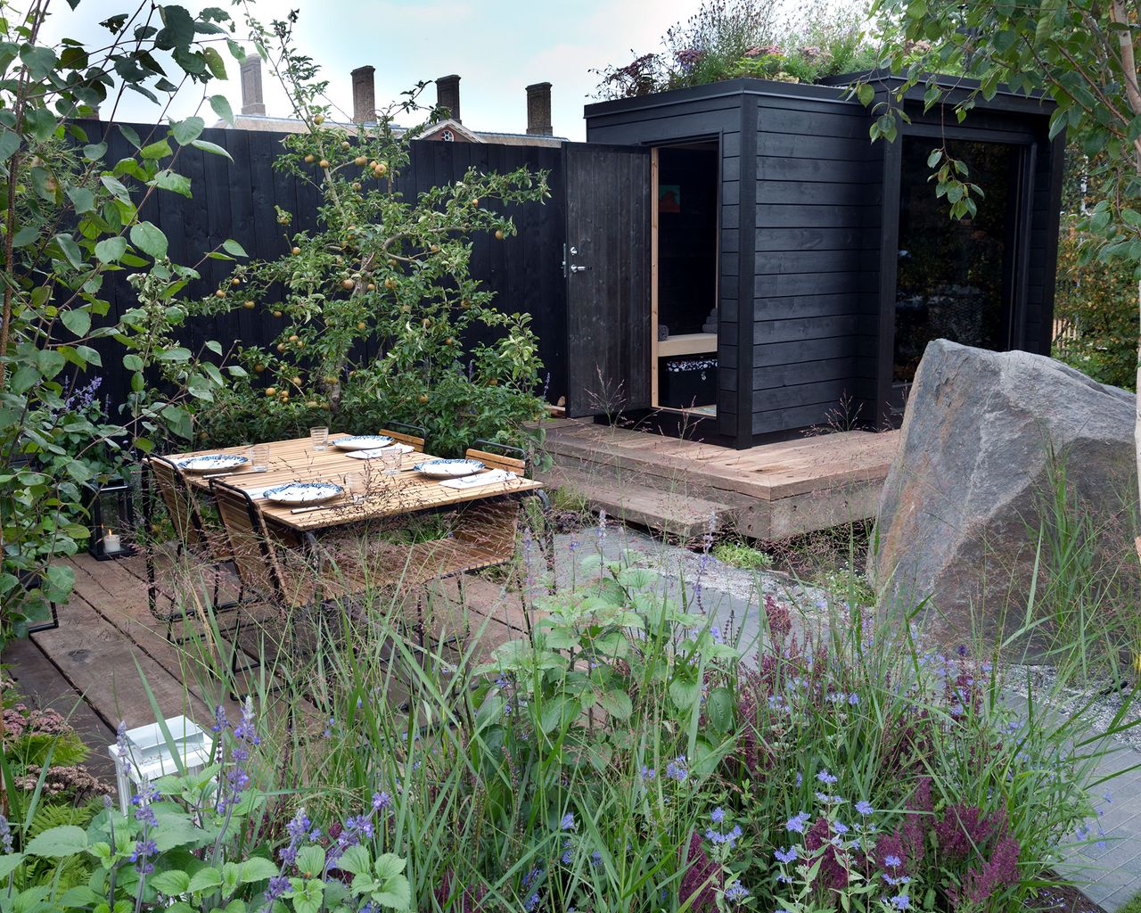 Landscaping with timbers: 12 ideas and tips for your plot | Gardeningetc